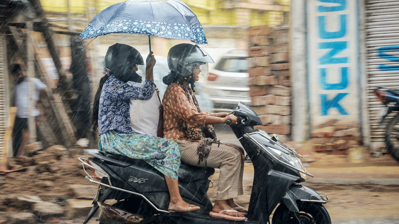 കാലവർഷം തുടങ്ങിയോ? സംസ്ഥാനത്ത് ഇന്നും കനത്ത മഴ; മുന്നറിയിപ്പ് ഈ ജില്ലകളിൽ | Kerala Monsoon Rain ...