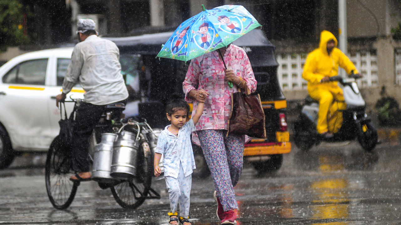 സംസ്ഥാനത്ത് കനത്ത മഴ; ഏഴ് ജില്ലകളിൽ ഓറഞ്ച് അലർട്ട്, മുല്ലപ്പെരിയാറിൽ ജലനിരപ്പ് ഉയരുന്നു | Kerala ...