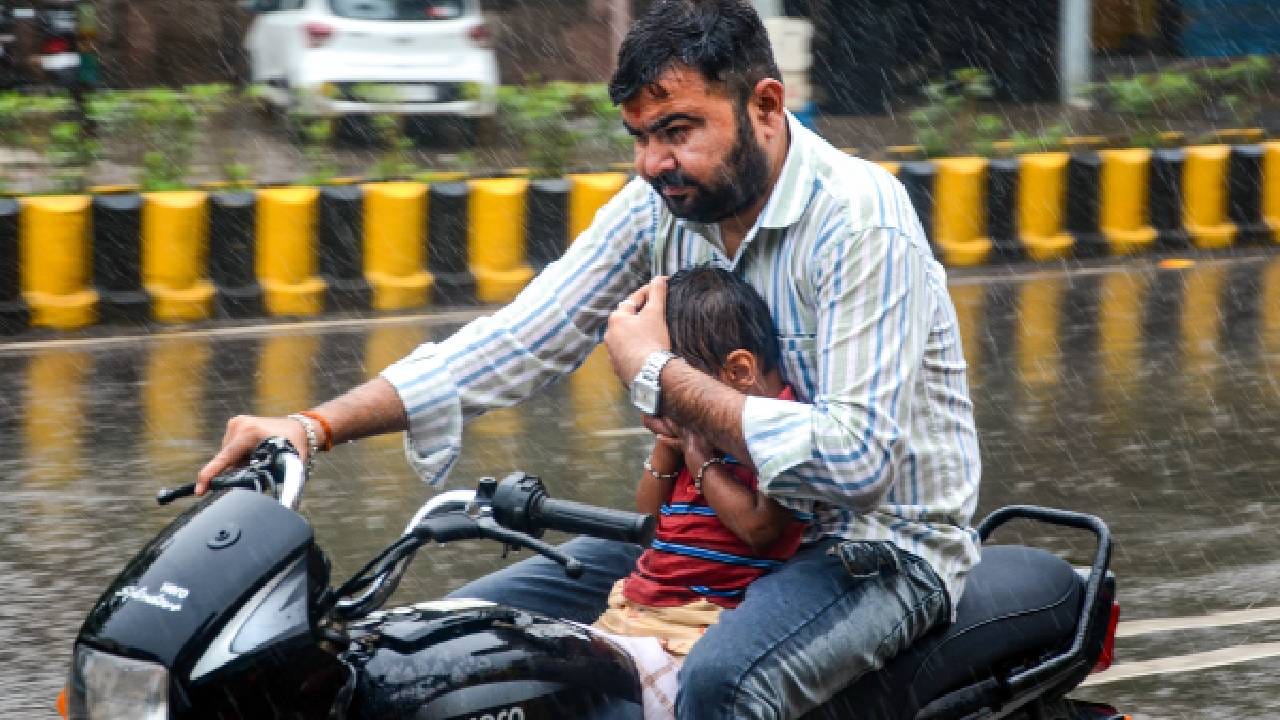 സംസ്ഥാനത്ത് മഴ കനക്കുന്നു; ഈ ജില്ലക്കാർ പ്രത്യേകം ശ്രദ്ധിക്കണം, ജാഗ്രതാ നിർദേശം | Kerala Rain ...