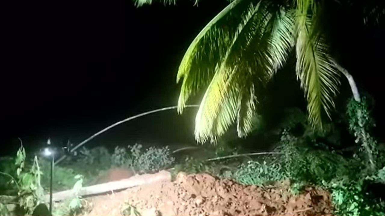 സംരക്ഷണഭിത്തി ഉൾപ്പെടെ നിലം പതിച്ചു; മണ്ണിടിച്ചിലിന് കാരണം ദേശീയപാതയുടെ ...